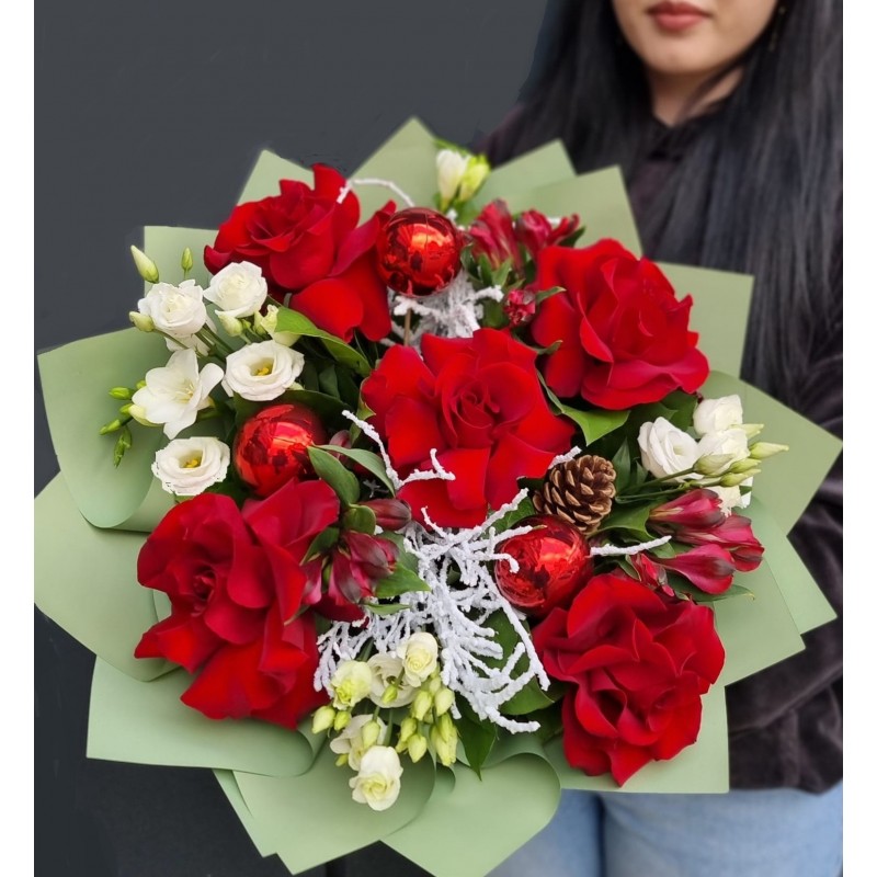 Buchet de Crăciun cu trandafiri roșii și frezii albe – Iași